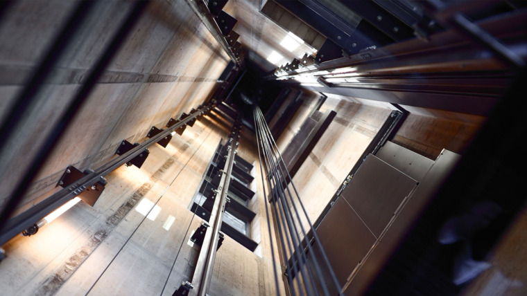 Secondary power supplies for emergency lifts